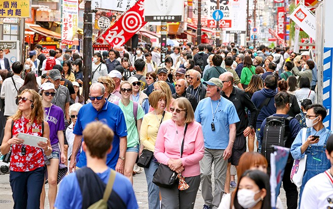 Foreign visitors near 2 million in April, 67% of rate before pandemic | The Asahi Shimbun ...