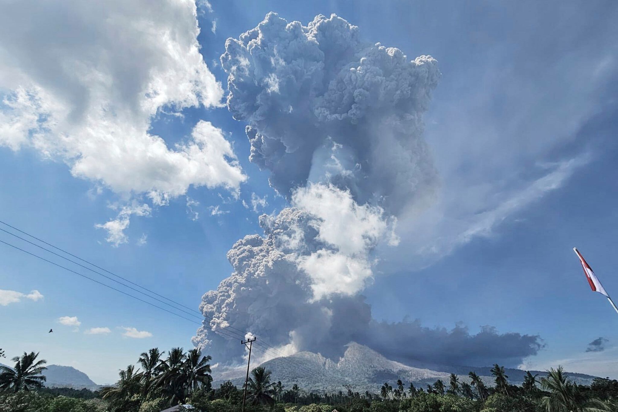 Indonesia’s Mount Lewotobi Laki Laki volcano erupts, sending ash cloud ...