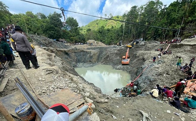 Illegal gold mine in Indonesia collapses, killing 3 workers | The Asahi Shimbun: Breaking News ...