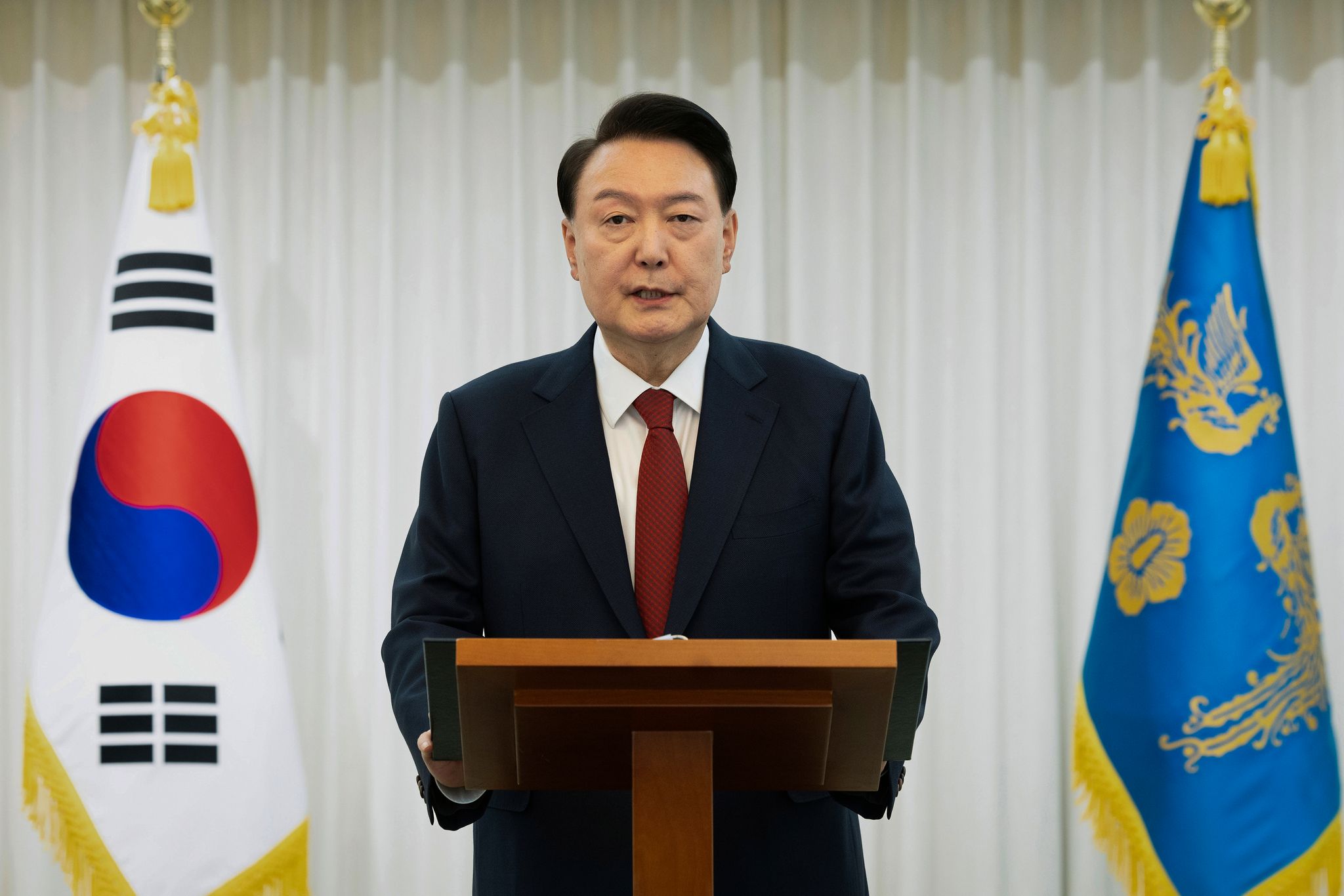 South Korean investigators seek to question reluctant president over martial law | The Asahi ...