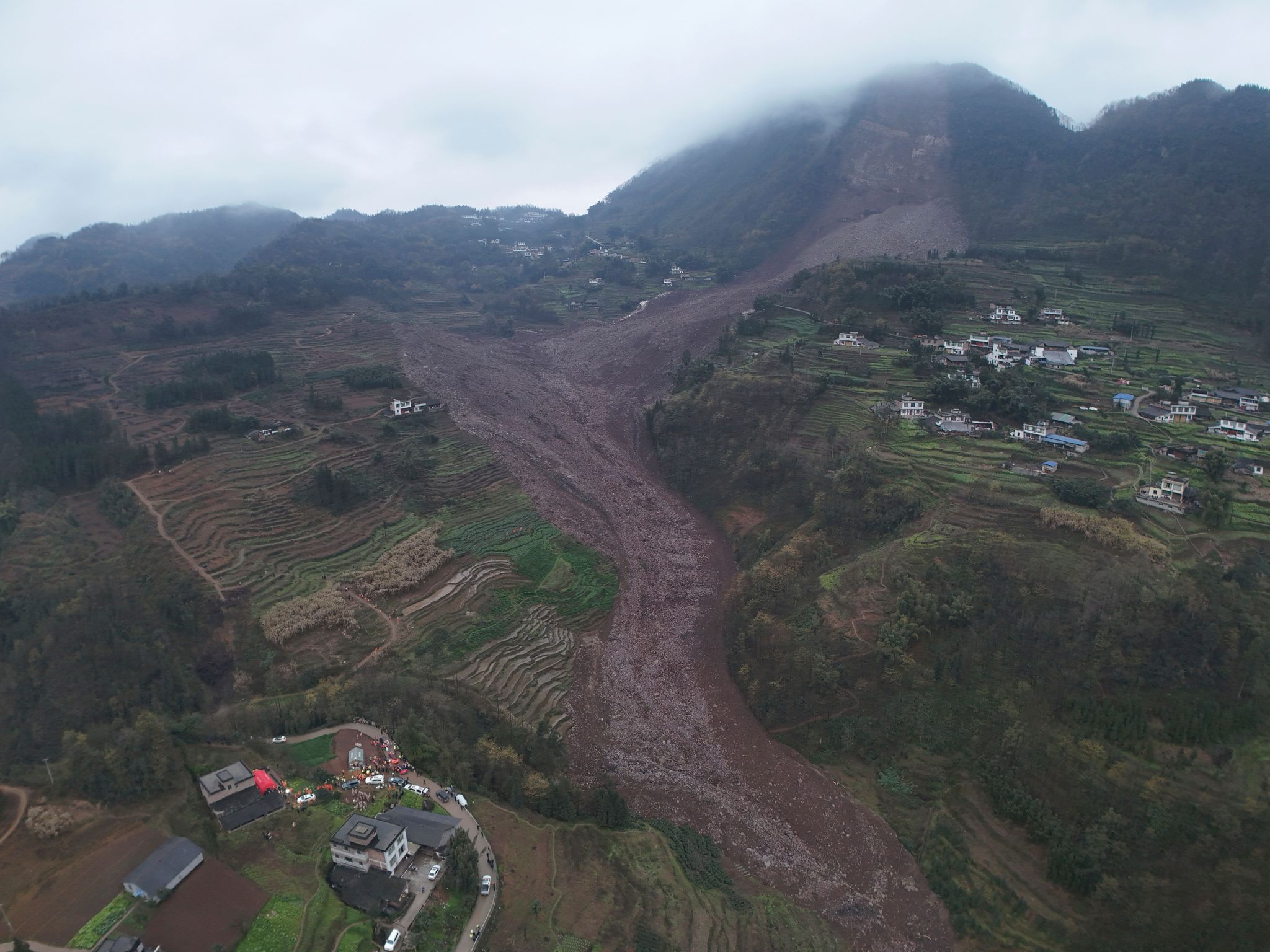 Rescuers recover 1 body and search for 28 people in a landslide in ...