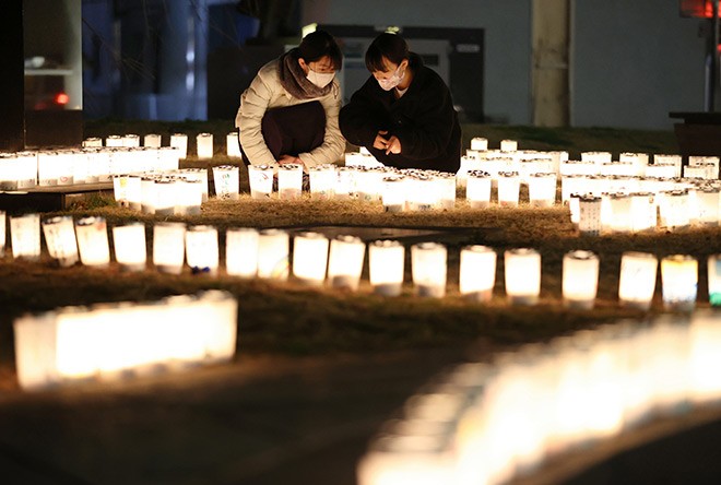Scenes of prayer for victims of the 2011 earthquake and tsunami | The Asahi Shimbun: Breaking ...