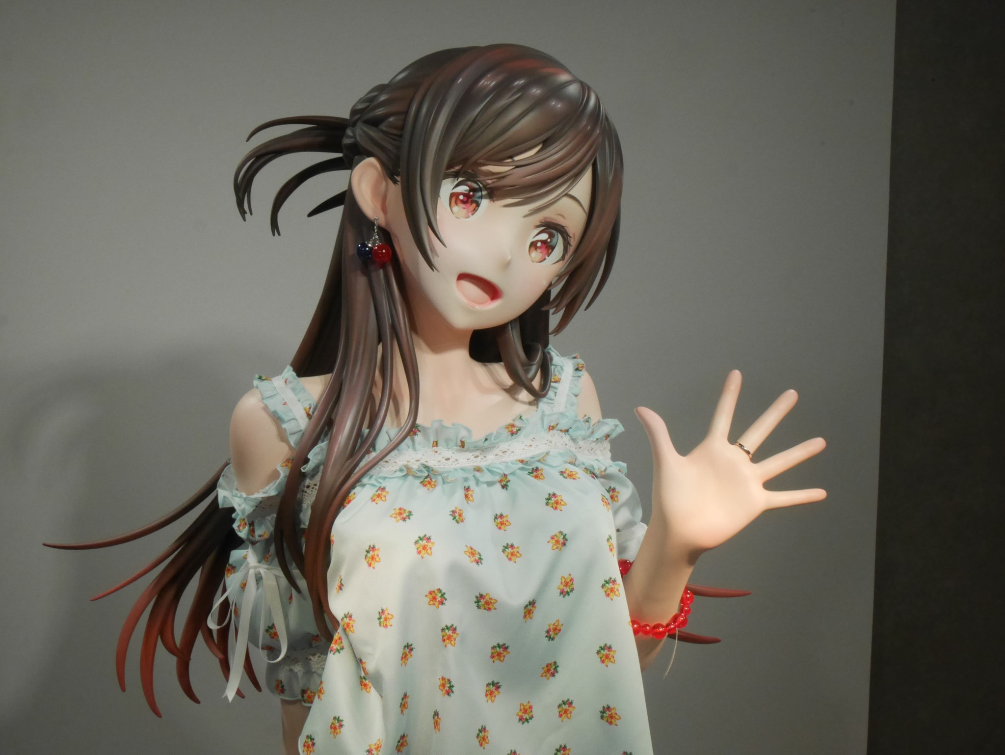 制作費307万円「彼女、お借りします」水原千鶴の等身大フィギュア 原作者絶賛「常軌を逸している」｜よろず〜ニュース