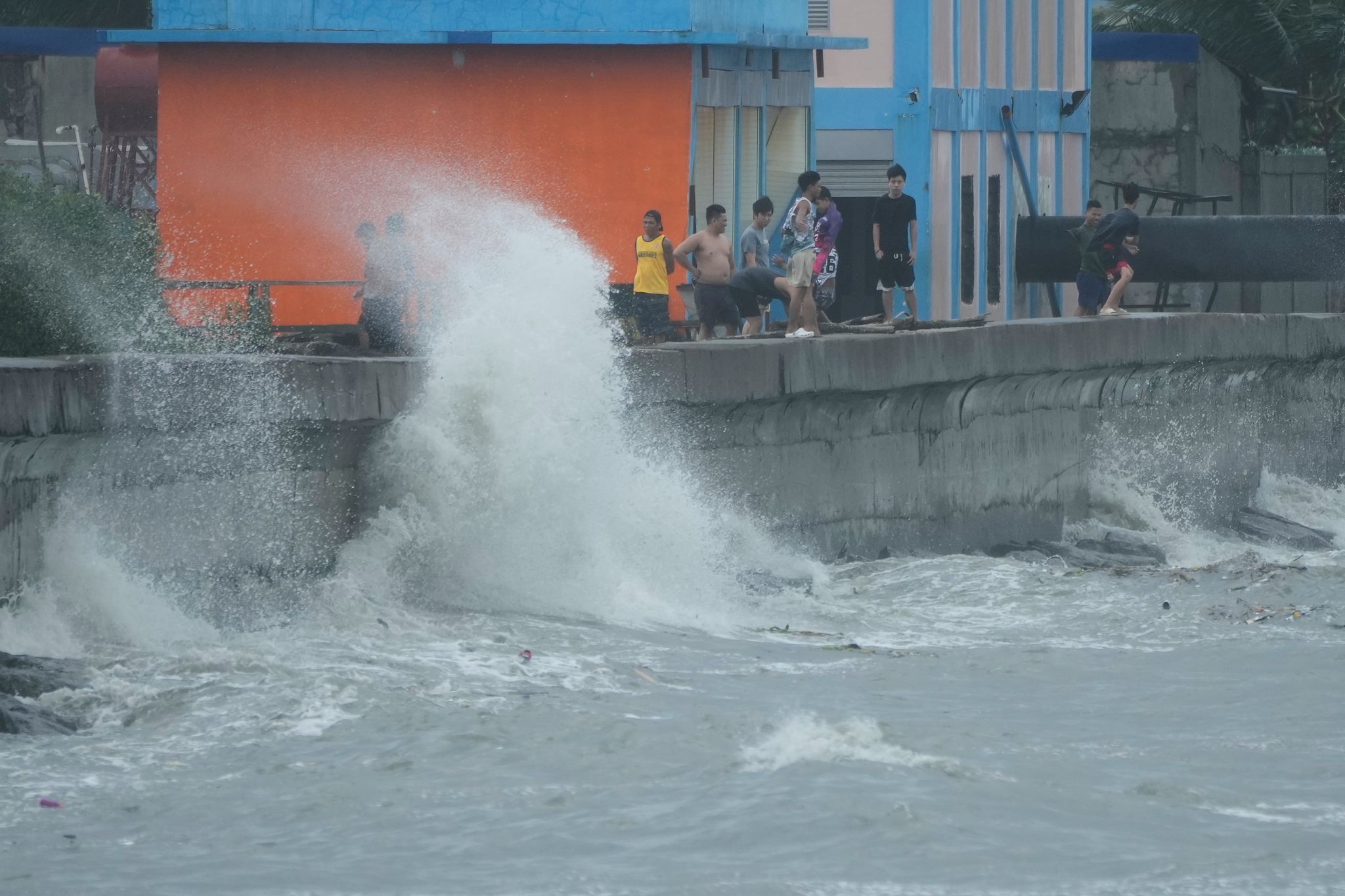 Taiwan evacuates thousands ahead of tropical storm Fung-wong after ...