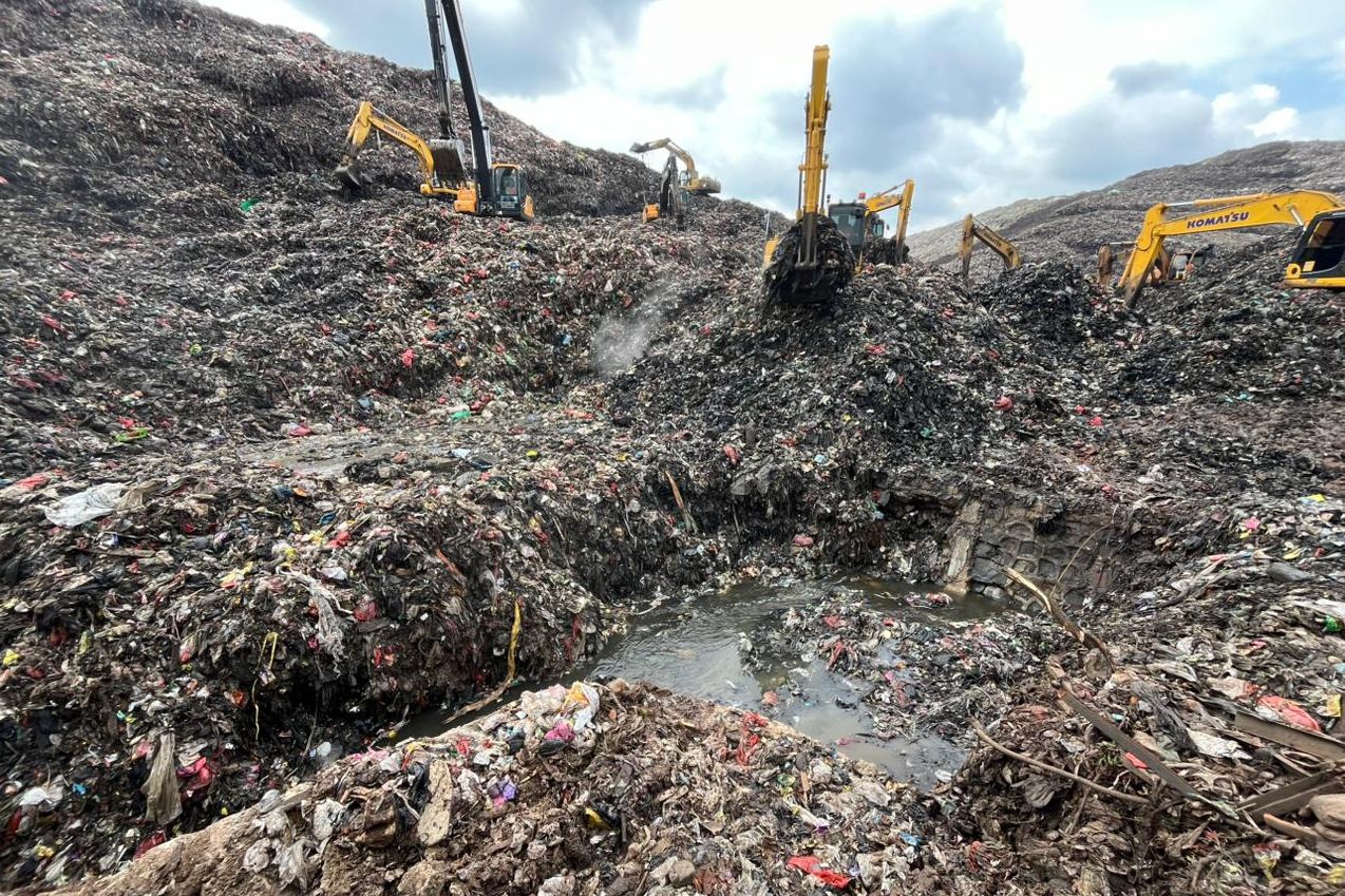 Waste mound collapse at Indonesia’s largest landfill kills 7 | The ...