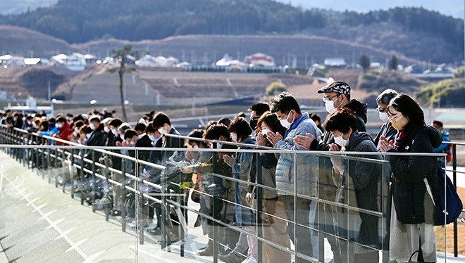 Scenes of prayer for victims of the 2011 earthquake and tsunami | The Asahi Shimbun: Breaking ...