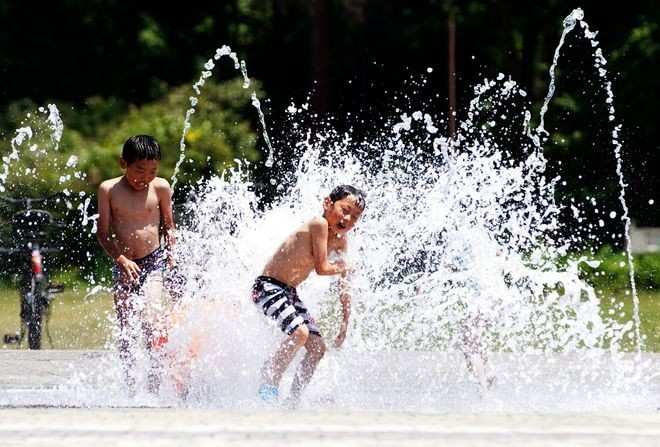 Heat wave sends 10 students to the hospital for heat stroke | The Asahi ...