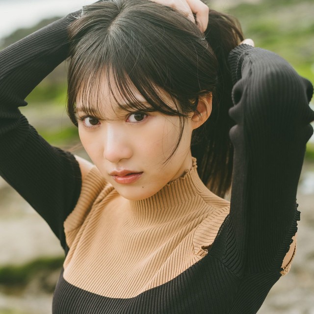 横野すみれ「ふわふわもっちり」最強ニットまとい大胆姿披露 新作写真集で暖かに温かく|よろず〜ニュース