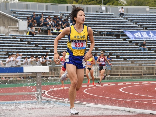 陸上・駅伝 - 大阪学院大・山下彩菜が女子3000mSCで大会記録更新V、勢いを駅伝シーズンに | 4years. #学生スポーツ