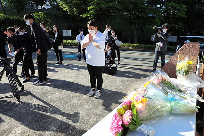 21 years after school stabbings, students pledge to cherish life | The ...