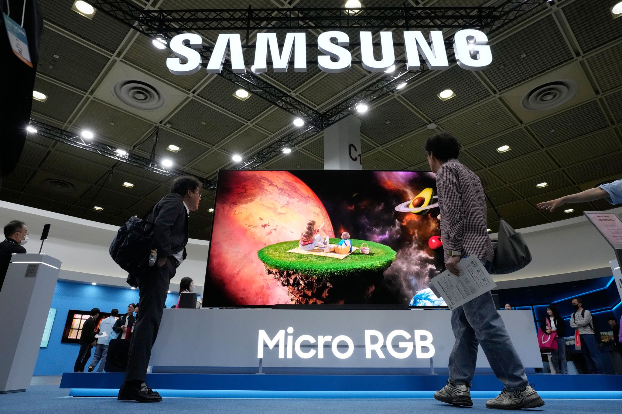Samsung workers rally in South Korea, demanding higher pay and ...