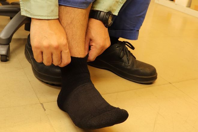 No more cheesy feet with paper socks that absorb sweat and odor | The ...