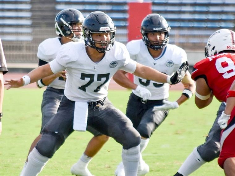 アメフト - 京都大学・前橋亮太 QBからOLへ異例のコンバート、食べて当たって最前線で奮闘中 | 4years. #学生スポーツ