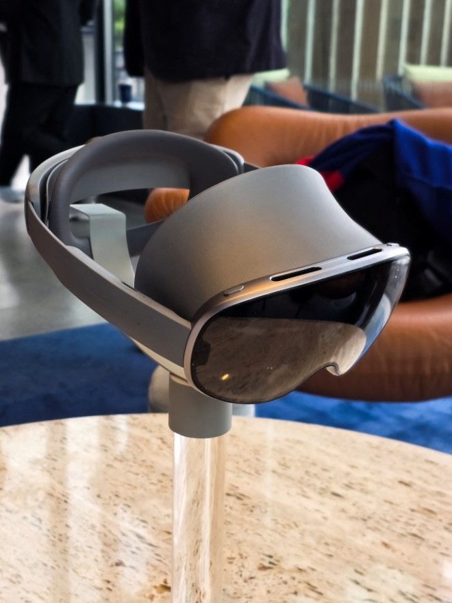 Samsung’s Galaxy XR headset to take on Apple with help from Google and ...