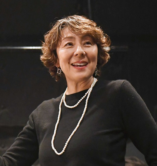 59歳！美脚＆美背中全開の大胆水着姿 衰え知らず、まるで時が止まってる！ハワイで魅せた抜群スタイル｜よろず〜ニュース