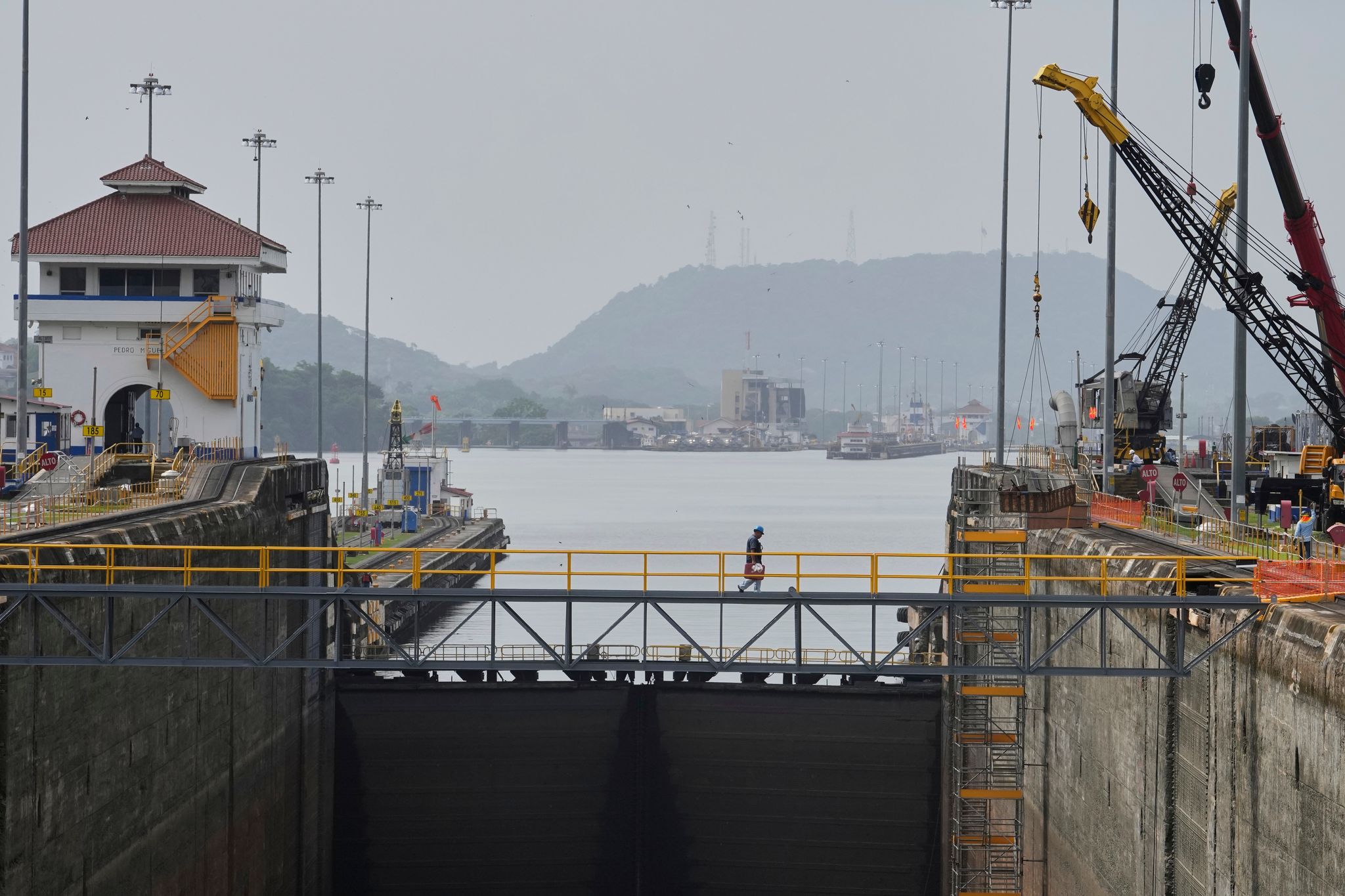 Hong Kong’s CK Hutchison seeks Chinese investor to join Panama Ports ...