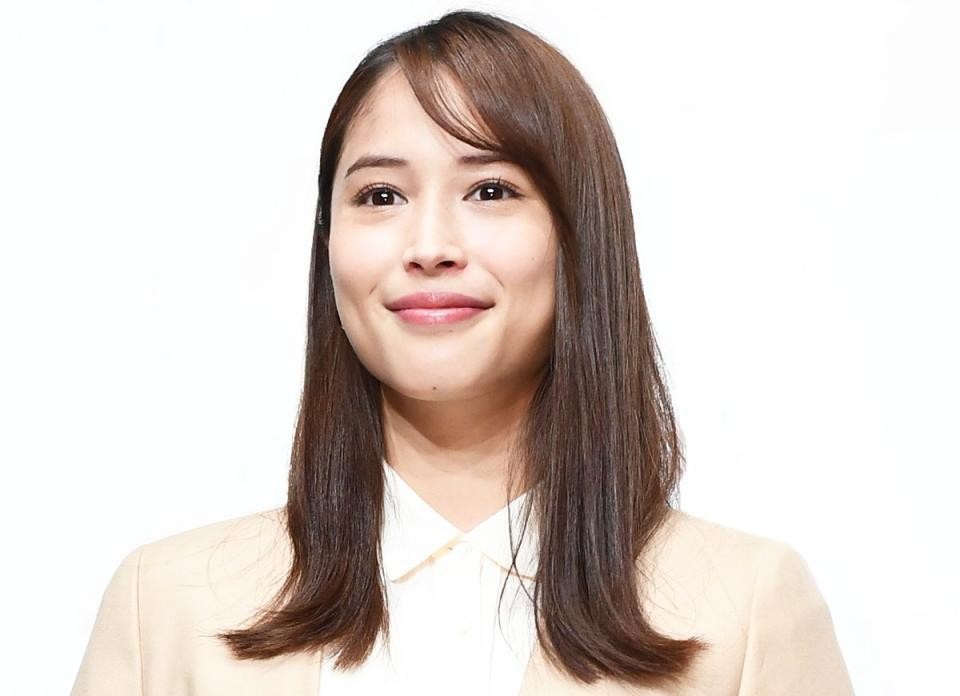 「au」のCMに出演した人気女優といえば？ 2位は広瀬アリスさん、1位は『三太郎シリーズ』に出演中の女優｜まいどなニュース