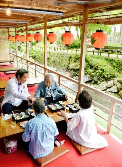 ‘Kawadoko’ riverside dining offered again in Osaka Prefecture | The ...